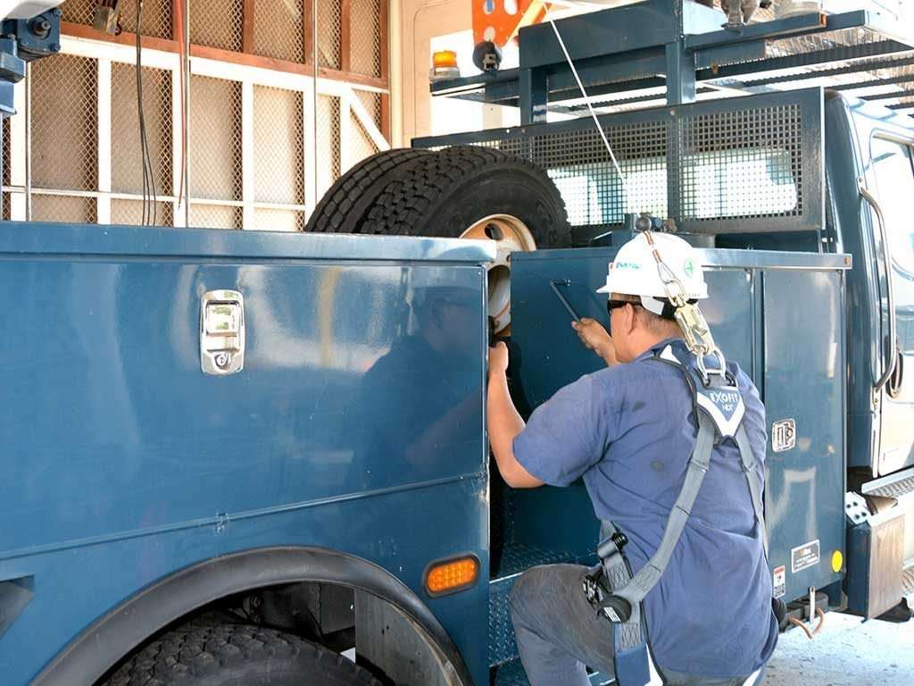 Naval Facility Implements Mobile Quad Rail - Flexible Lifeline Systems